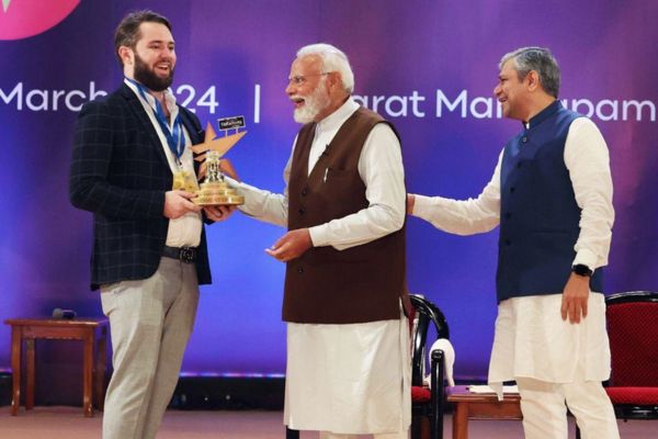 Indian PM felicitates Bhojpuri speaking American with Best ...