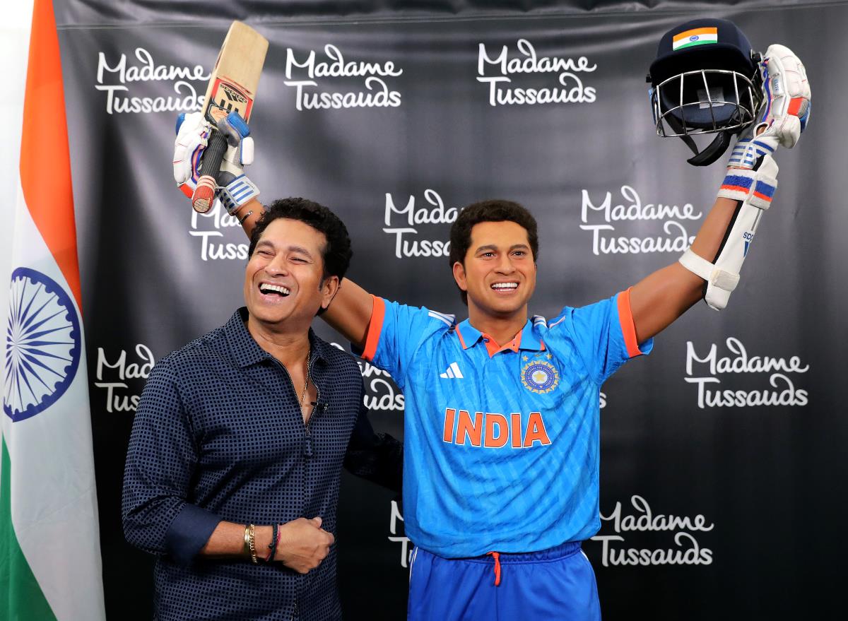 Sachin Tendulkar poses with his wax figure at Madame Tussauds in New York