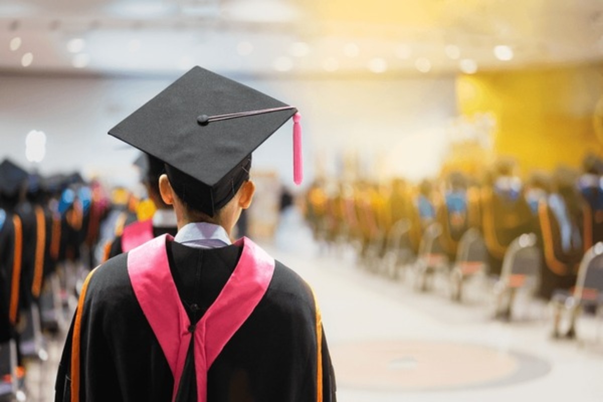 Nearly 100K Indian students receive UK visas amid overall decline